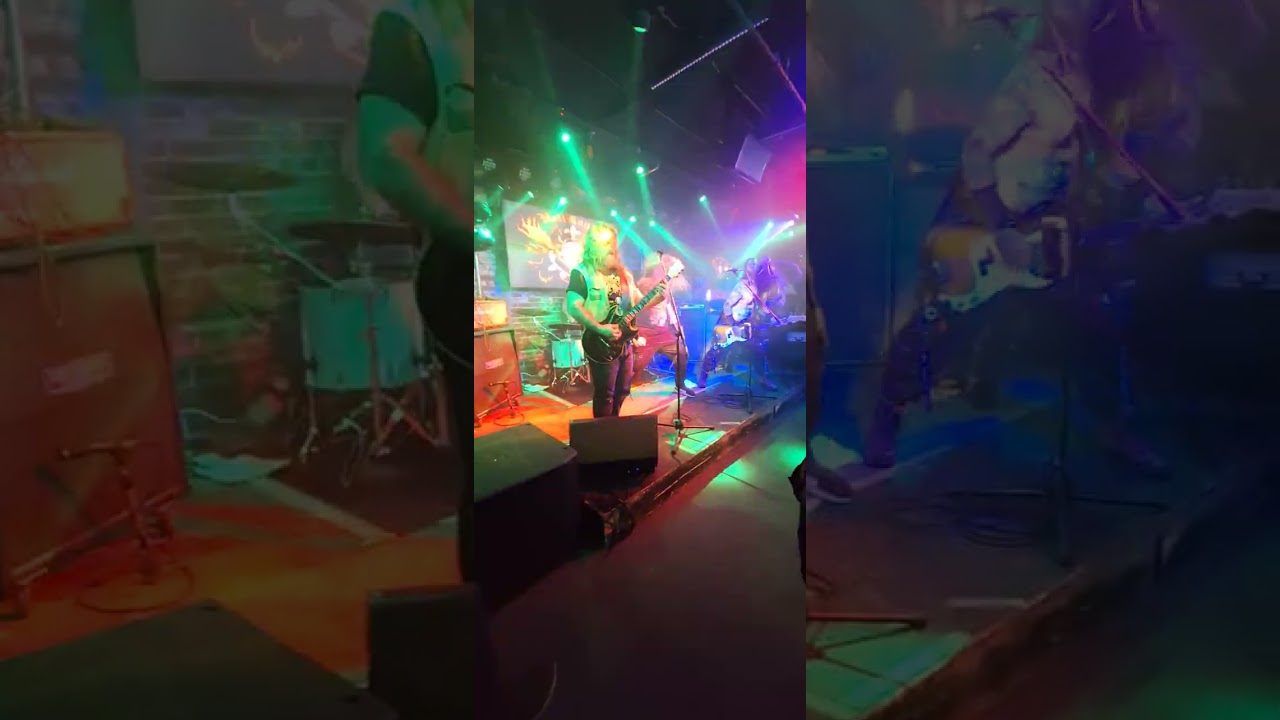 Hell Rager + Alex Hunter guest Vox (Don't tell sarah) @ Queens, Barrie ...