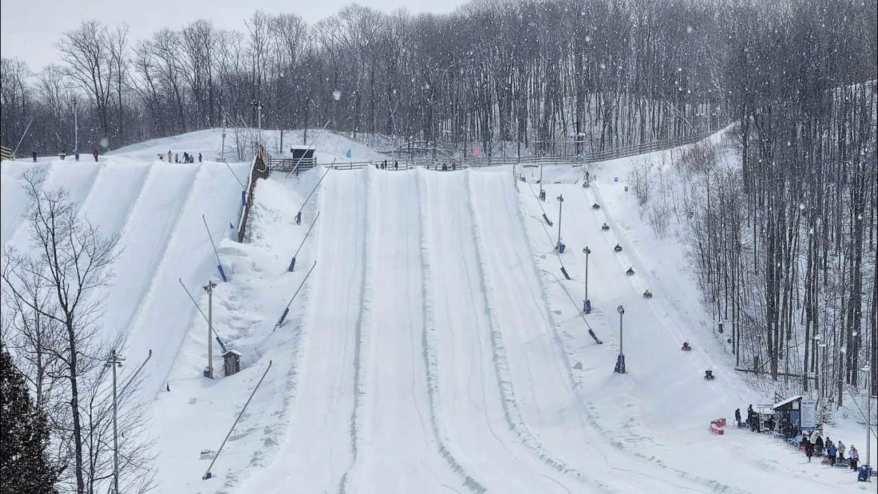 Snowtubing in Snow Valley, Barrie, Ontario in 4K — February 2023 ...